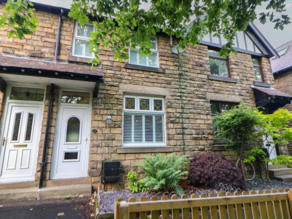 16 Oak Bank - Glossop