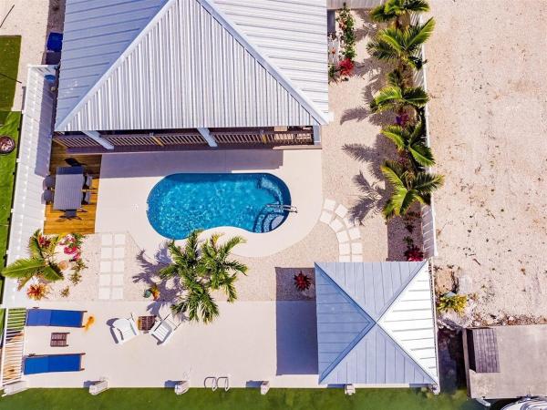 Seas The Day - Spacious Waterfront Pool Home, 50` Dock! - Marathon, FL