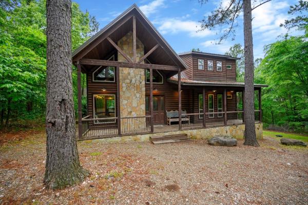 Logged Out-bunkroom-king Suites-open Space-hot Tub - Broken Bow, OK