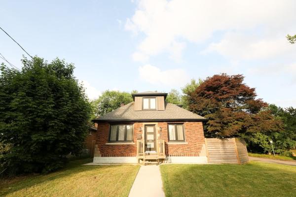 Tranquil Retreat 5br House With 3 Bath And Backyard, Located Minutes Away From The Falls - 尼亞加拉瀑布城
