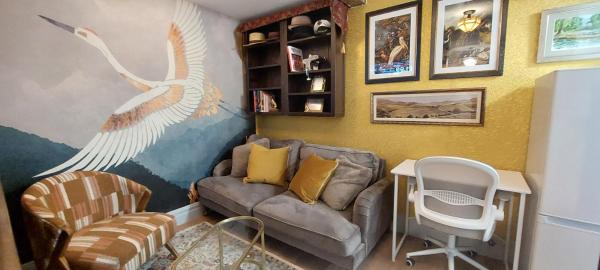 Shakespeare's Writing Den On Riverside - Stratford-upon-Avon