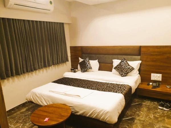 Hotel Lake Palace Ahmedabad - Ahmedabad