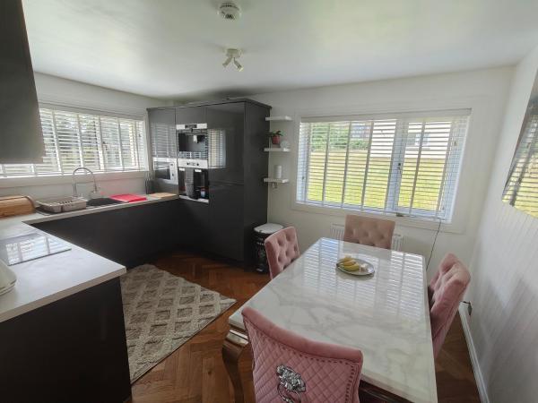 Modern Ground Level Flat - Paisley