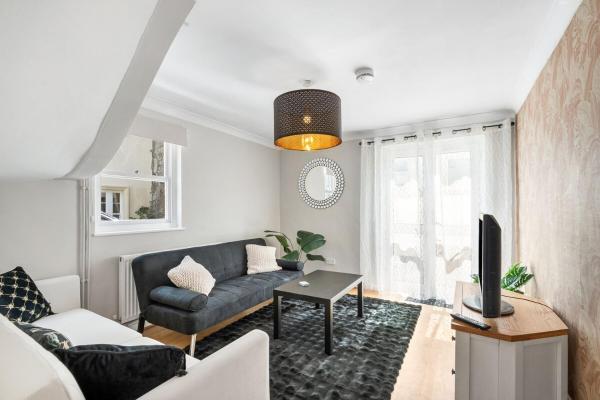 Western House - Sleeps 11 - 2 Bath - Free Parking - Hove