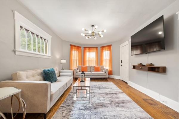 Modern 6br Near Syracuse U, Destiny & Zoo Sleeps 18 - Syracuse, NY
