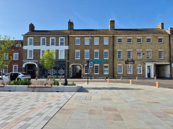 Stunning & Spacious Georgian Town House In St Neots Town Centre With Parking - St Neots