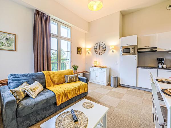 Apartment Le Château De Kergonano-26 By Interhome - Baden