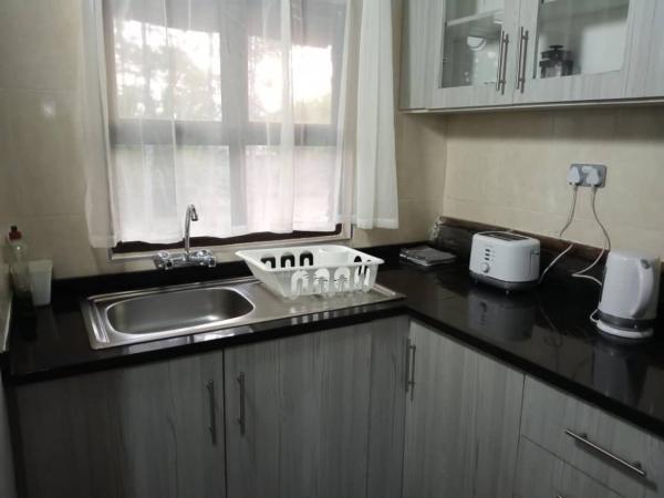 Unique Thatched Studio With Pool Access - Harare