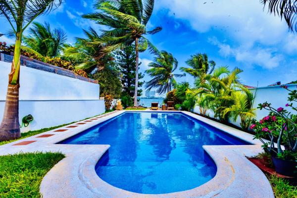 Magnifica Villa Palmeras Luxurious 4 Br 6 Bds 4 Ba Private Pool Lagoon Front Super Fast Wifi - Cancún