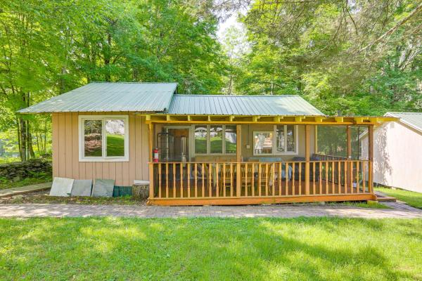 5 Mi To Monticello Raceway Cabin With Pool Access! - Bethel, NY
