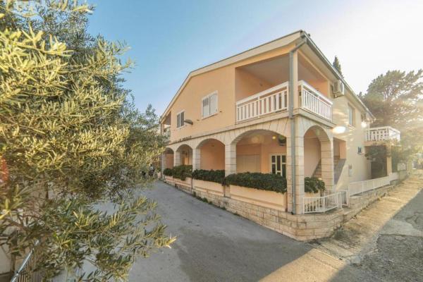 Apartment Apartman Toni - Brist