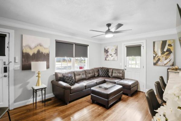 Family Fun! 2 Story Oasis And Pup Retreat Near Rva! - 里士滿