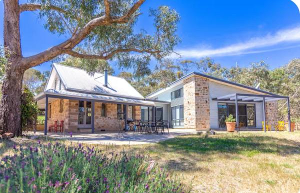 Benny's Retreat Luxury Bushland Escape - Blyth