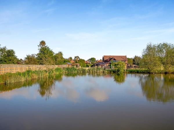 Clay Lake Cottages - Dads Shed - Louth