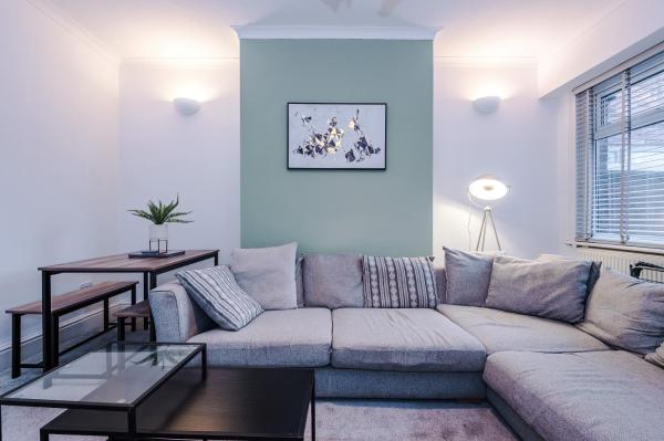 Spacious 4 Bedroom House In Walkden, Worsley By Eason Stays, Ideal For Weekend Getaways & Business Travellers - With Free Parking! - Bolton