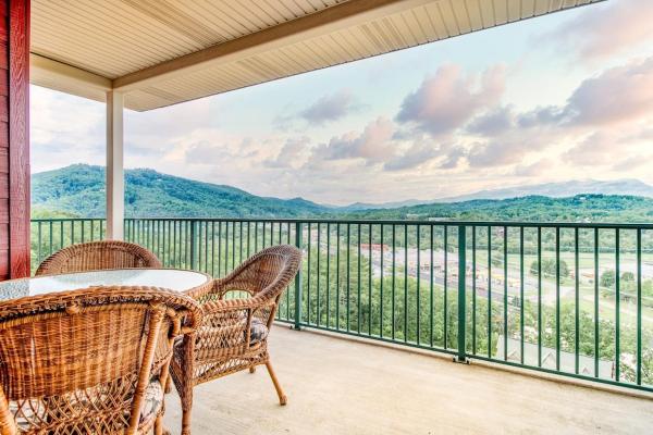 2br Cozy Suite W View Jacuzzi & Resort Pool - Pigeon Forge, TN