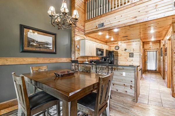 Cozy Retreat In Smoky W Hot Tub & Pool Table - Wears Valley, TN