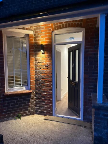 Spacious 4-bedroom Home - Alton, UK