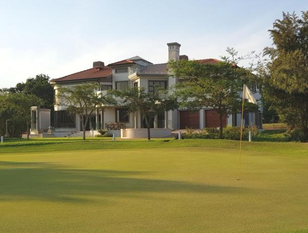 The Villa Luxe Hartbeespoort Golf And Wildlife Estate - Hartbeespoort