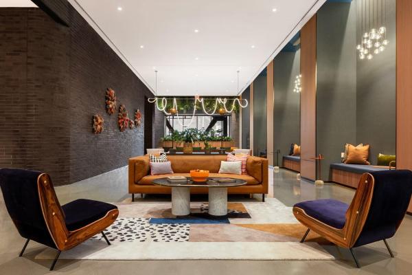 Luxury Apartments By Hyatus At Central Philly - Philadelphia, PA