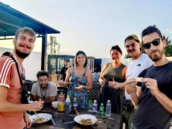 Beijing Xingshe Youth Hostel--nearby Tiananmen Square & Forbidden City & Houhai Bar Street--1 Minute Walk To Subway, Cat-keeping, Great Wall&forbidden City One Day Tour, Wifi And Laundry Romm, English Speaking Reception - Pékin