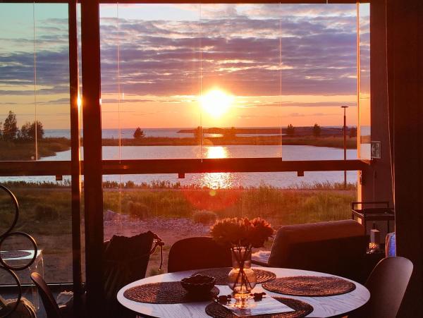 Marina Mermaid Seaview Hiekkasärkät - Uusi Merinäköalahuoneisto, Sisältää Liinavaatteet - Finnország
