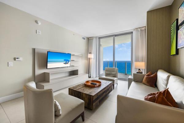 Beachfront Bliss W Ocean Views - Hollywood, FL