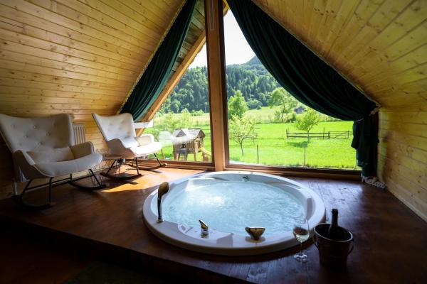 ȘUra Cu Bule- Jacuzzi Privat - Poienile de sub Munte