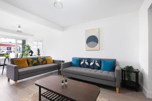 Stylish 2 Bedroom Serviced House In Slough - Slough