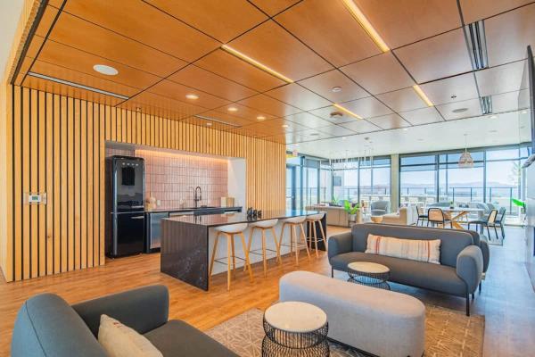 Detailed 2bd, Highrise Dt, Pool, Gym, Parking, Sleeps 5 - Phoenix, AZ