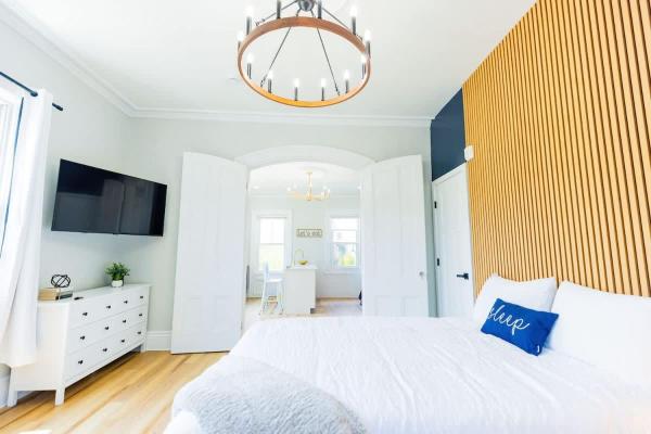 Jennifer's Spa-like Modern & Chic Broadway Retreat - Cranston, RI