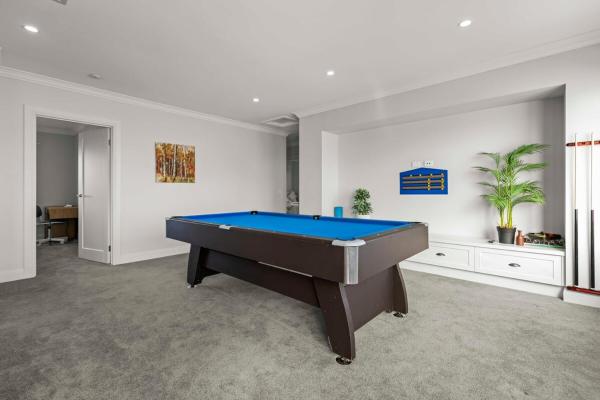 Stayau Contemporary 5brm Families Home Point Cook - Werribee