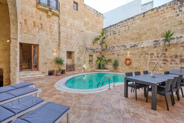 New To The Market - Unique House With Pool By Sf Homes - Malta