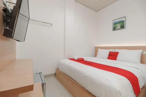 Reddoorz Plus Near Rs Rk Charitas 2 Palembang - Palembang