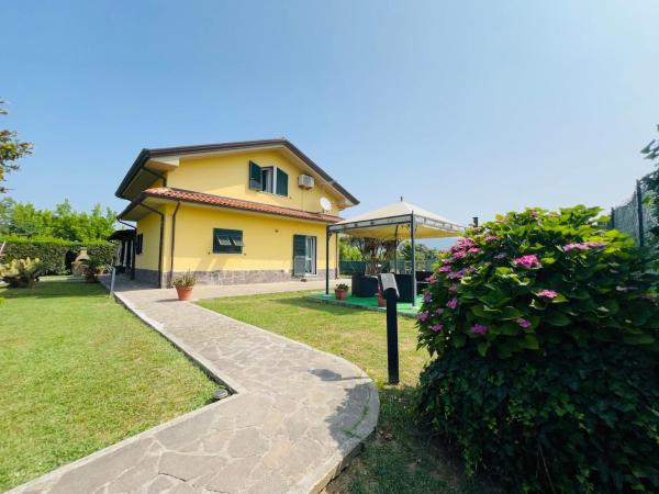 - Rustic Charm With Garden & Pool - - Carrara