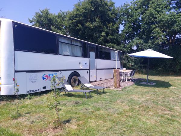 Pépère, Bus Aménagé Dans Camping à La Ferme - Saint-Amand-Montrond