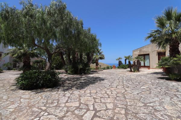 Un Tipico Baglio Siciliano - San Vito Lo Capo