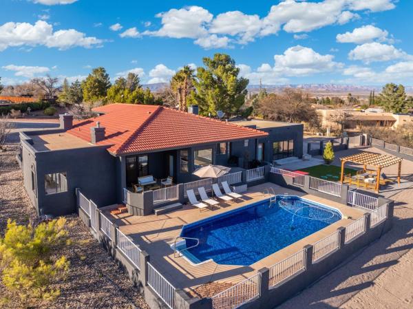 Luxury 5br Cottonwood Retreat With Pool And Panoramic Views - Jerome, AZ