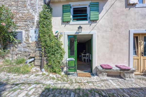 Romantic Studio Apartment With A Terrace - Casa Amica - Montona