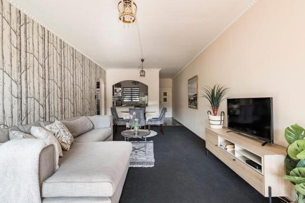 Designer Garden 2 Bed Apartment 1km To Mandela Sq - Sandton