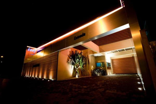 Izzi Motel 2 -