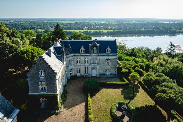 Chateau Avec Une Vue Sur La Loire - Saumur