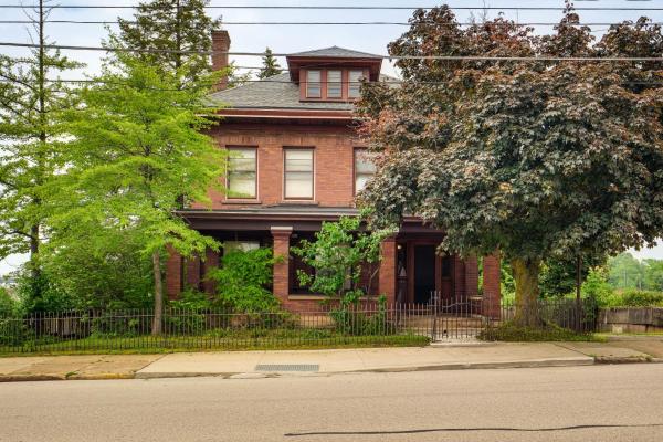 2 Mi To Lake Erie Spacious Retreat Near Cafes! - Erie, PA