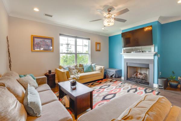 Walk To Ocean Group Getaway In Virginia Beach! - Virginia Beach