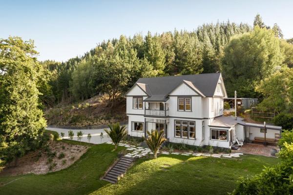 Large Historic Homestead - Bay of Plenty