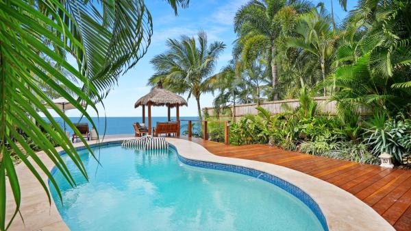 Mylara Beachfront Holiday Home - Cairns
