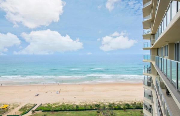 Absolute Beach Front - Surfers Paradise