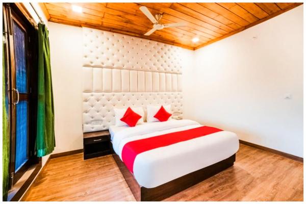 Hotel Blue ! Moon Bhimtal Near Bhimeshwar Temple & Bhimtal Lake - Luxury Cottage With Open Space - Wifi - Room Service - Parking Available - Amazing Valley Views - Best Hotel - Naukuchiatal