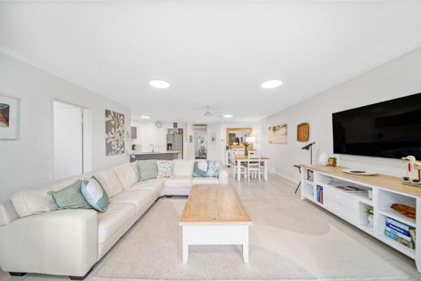 Unit 2 Point Break - Coolum Beach