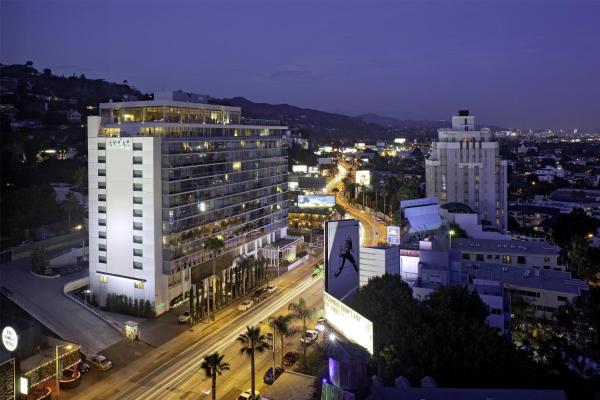 2 Connecting Suites With Three Beds At A 4 Star Hotel By Suiteness - Beverly Hills, CA